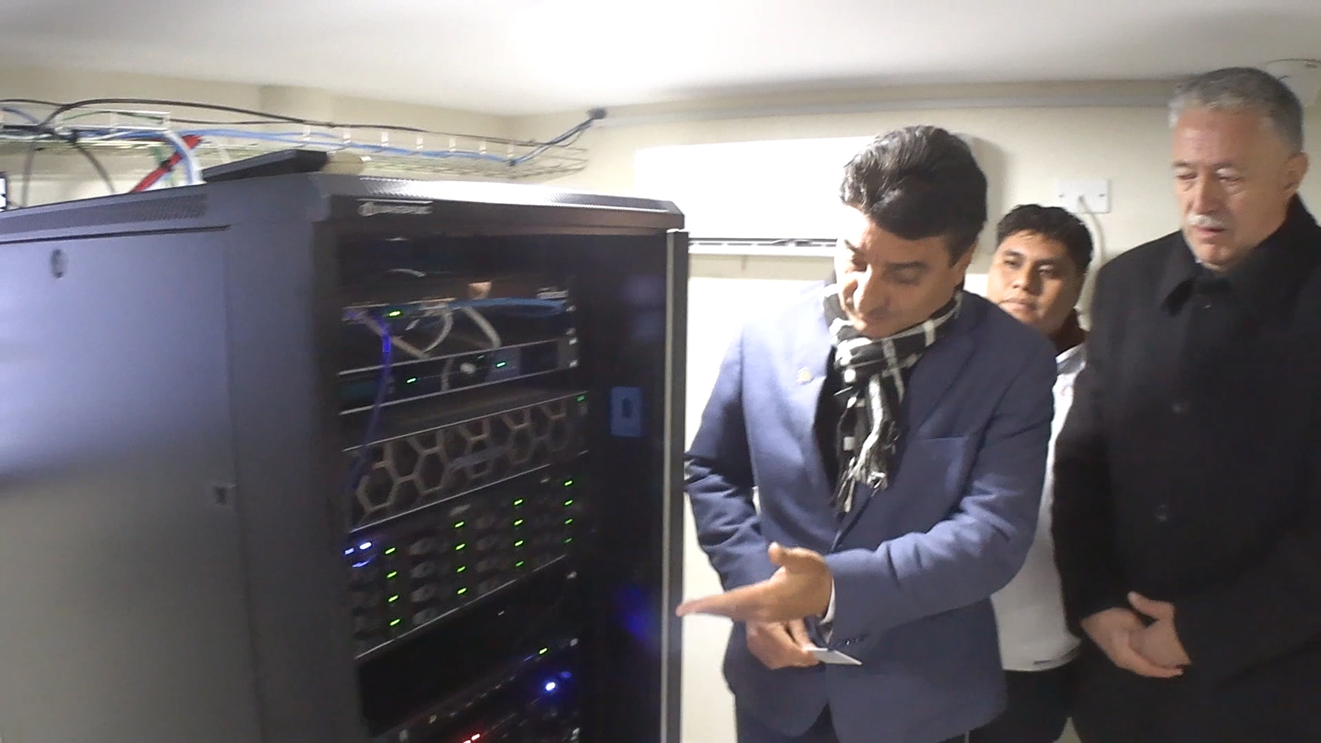 Alcalde de Tarija inaugura el módulo de informática y tecnología del hospital San Antonio ...